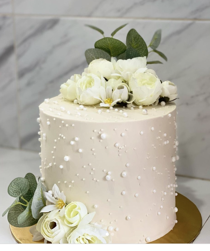 10" Cookies 'n' Cream Cake (Cream Colored cake with Pearls) | Sweet ...